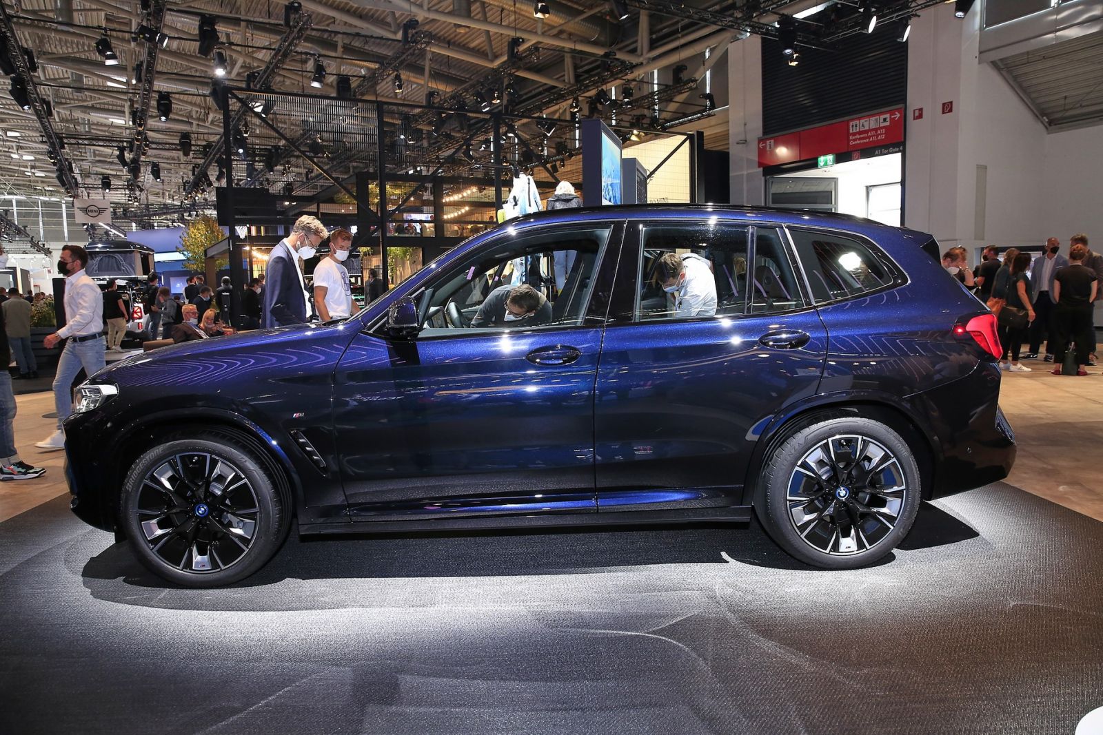 ชมคันจริง!! 2022 BMW iX3 LCI ปรับหล่อใหม่…เอสยูวีไฟฟ้า 286 แรงม้า ที่พร้อมจะเข้าไทย | AUTODEFT ...